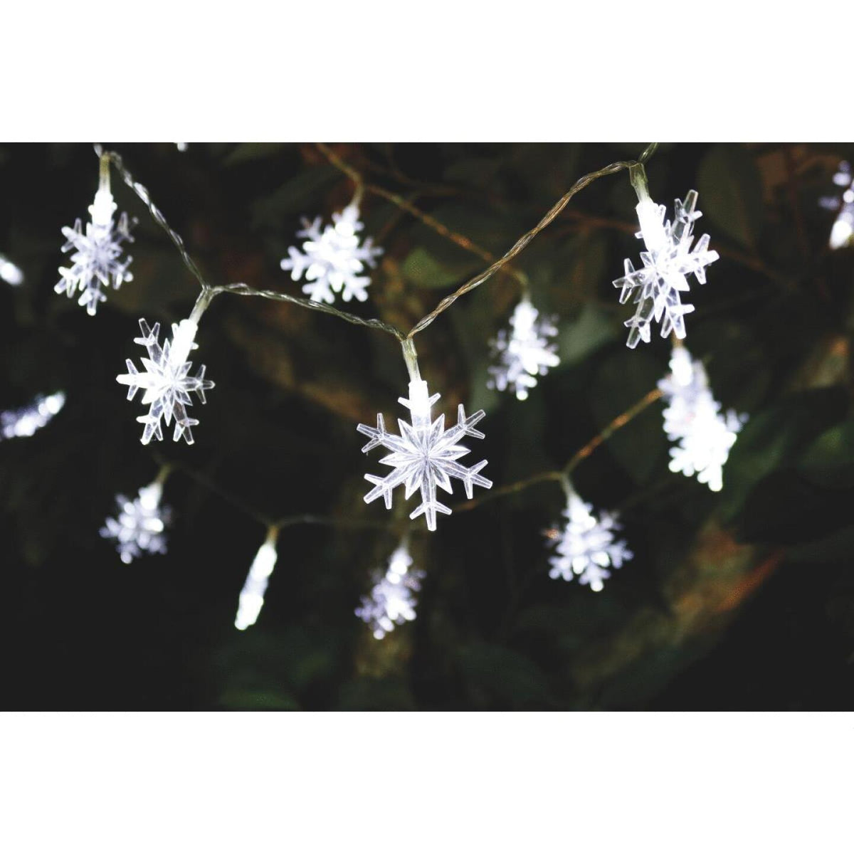 Alpine White 20-Bulb LED Snowflake Battery Operated Light Set - Hanson ...